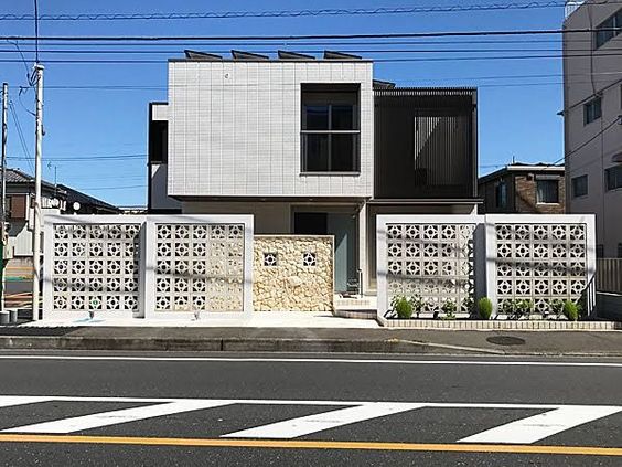 7 Desain Pagar-pagar Roster yang Bagus Dipandang - Demix