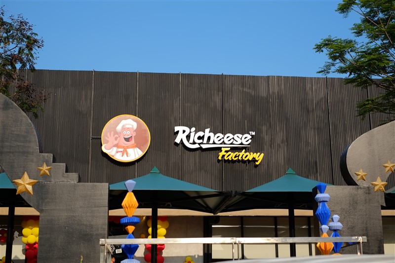 Richeese Factory Spazio Surabaya - Demix