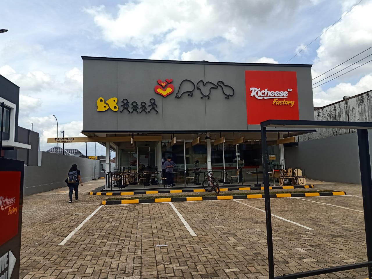 Richeese Factory Malang - Demix