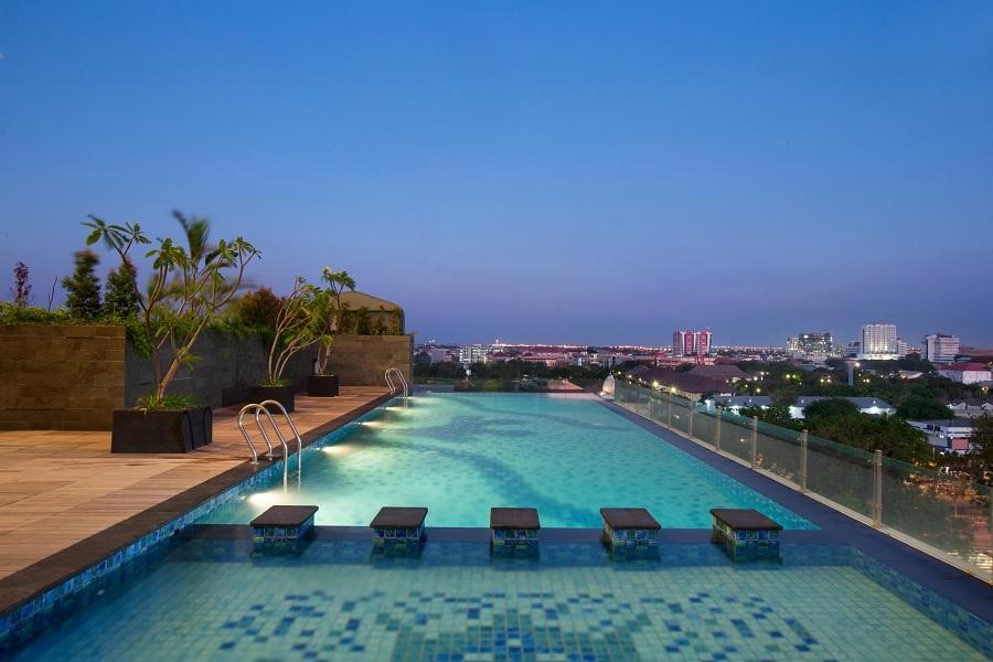 6 Desain Kolam Renang Rooftop Terbaik dan Estetik - Demix