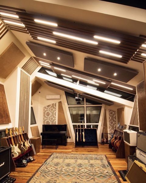 4 Inspirasi Desain Ruang Musik Keren di Rumah - Demix