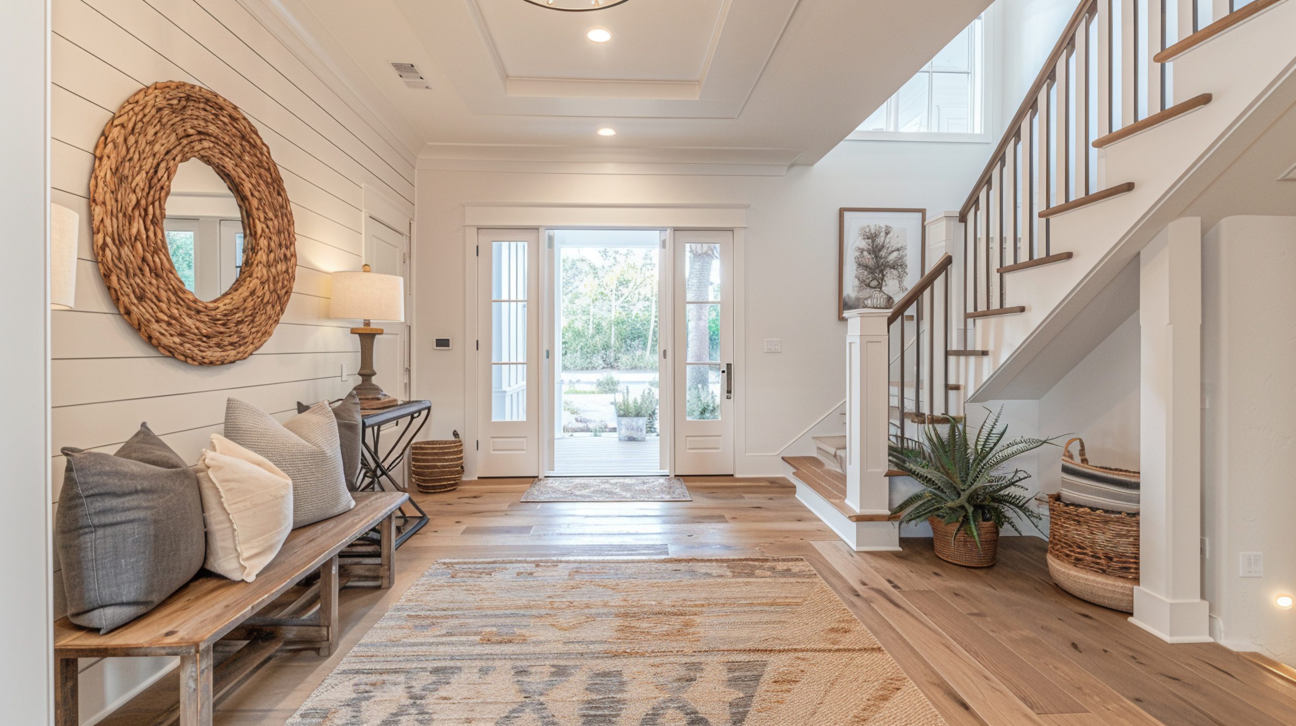 Apa itu Foyer Rumah? Pengertian, Fungsi, dan Contoh Designnya - Demix