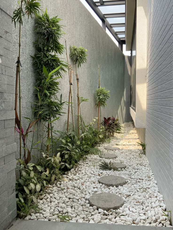 Desain Lorong Samping Rumah, Simpel dan Elegan - Demix